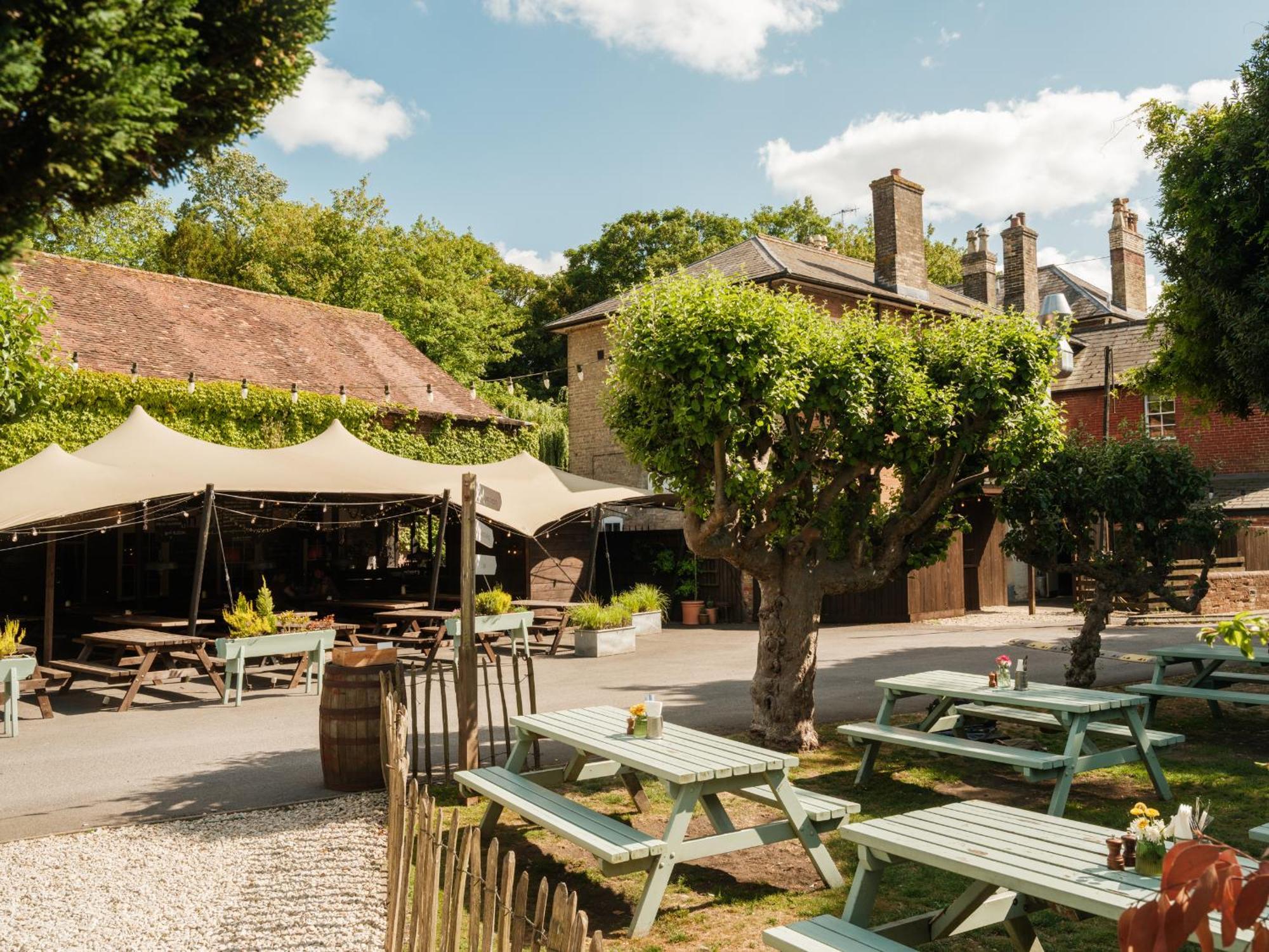 HOTEL PEMBROKE ARMS | ⋆⋆⋆⋆ | SALISBURY, UNITED KINGDOM | SEASON DEALS FROM £169